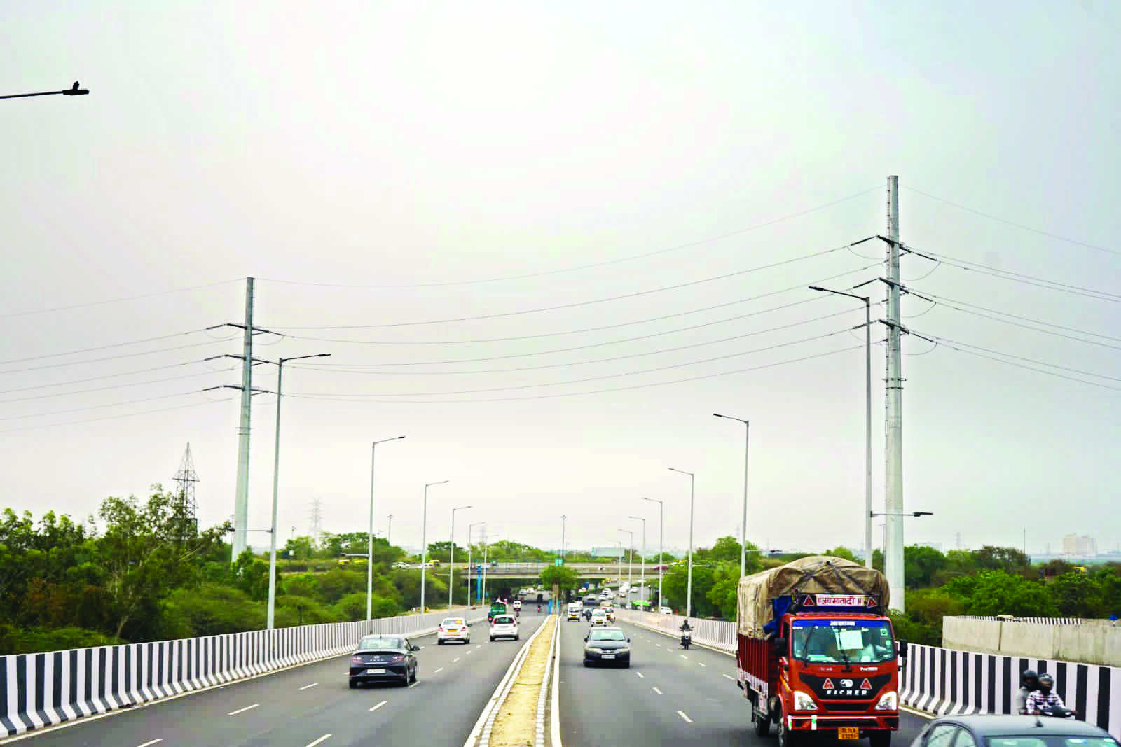 Ashram-DND flyover extension is now accessible to heavy vehicles too