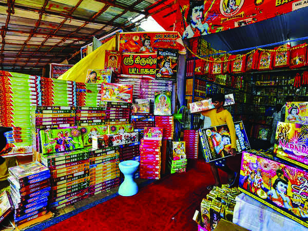 125 people get green cracker manufacturing certificates