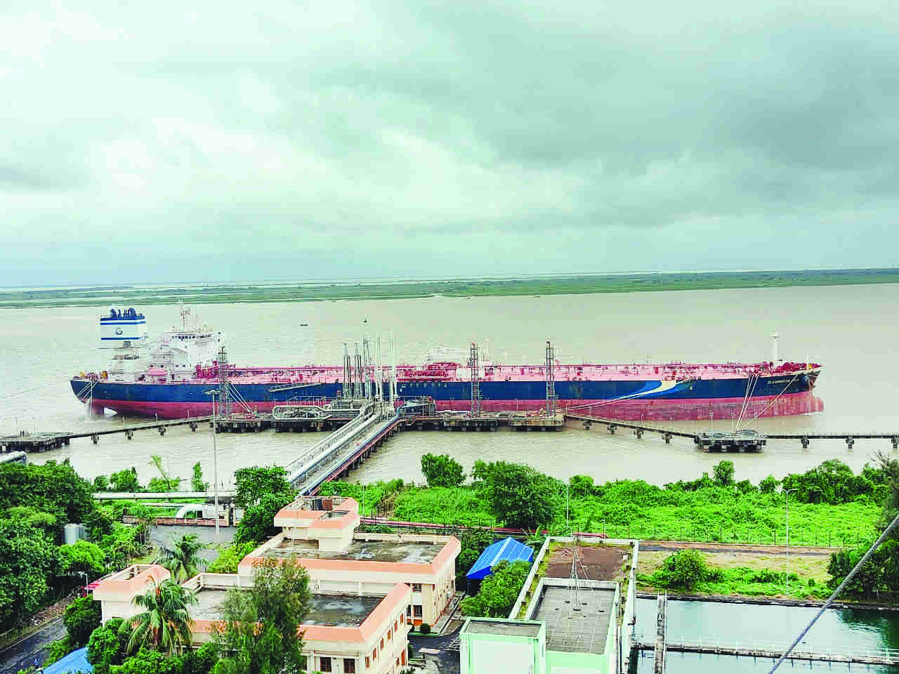 Kolkata Port’s Haldia Oil Jetty handles biggest vessel in its history