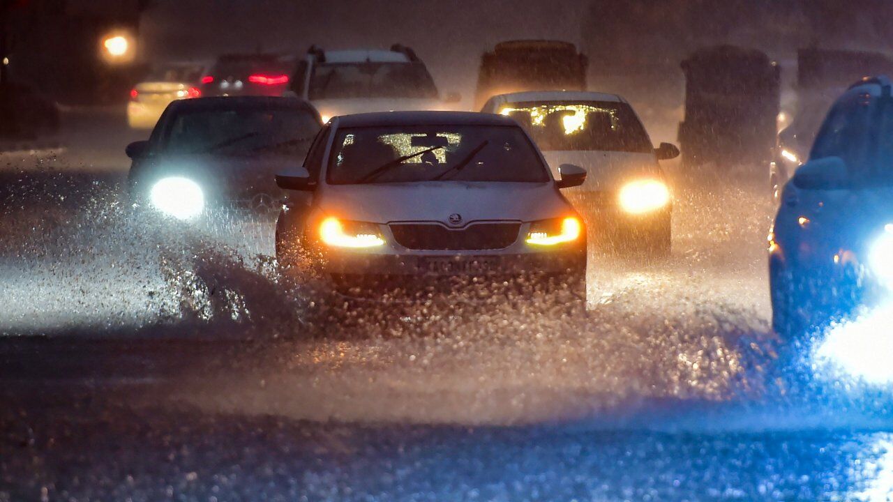 Amid heavy rains Delhi, NCR witness waterlogging and traffic jam Amid heavy rains Delhi, NCR witness waterlogging and traffic jam