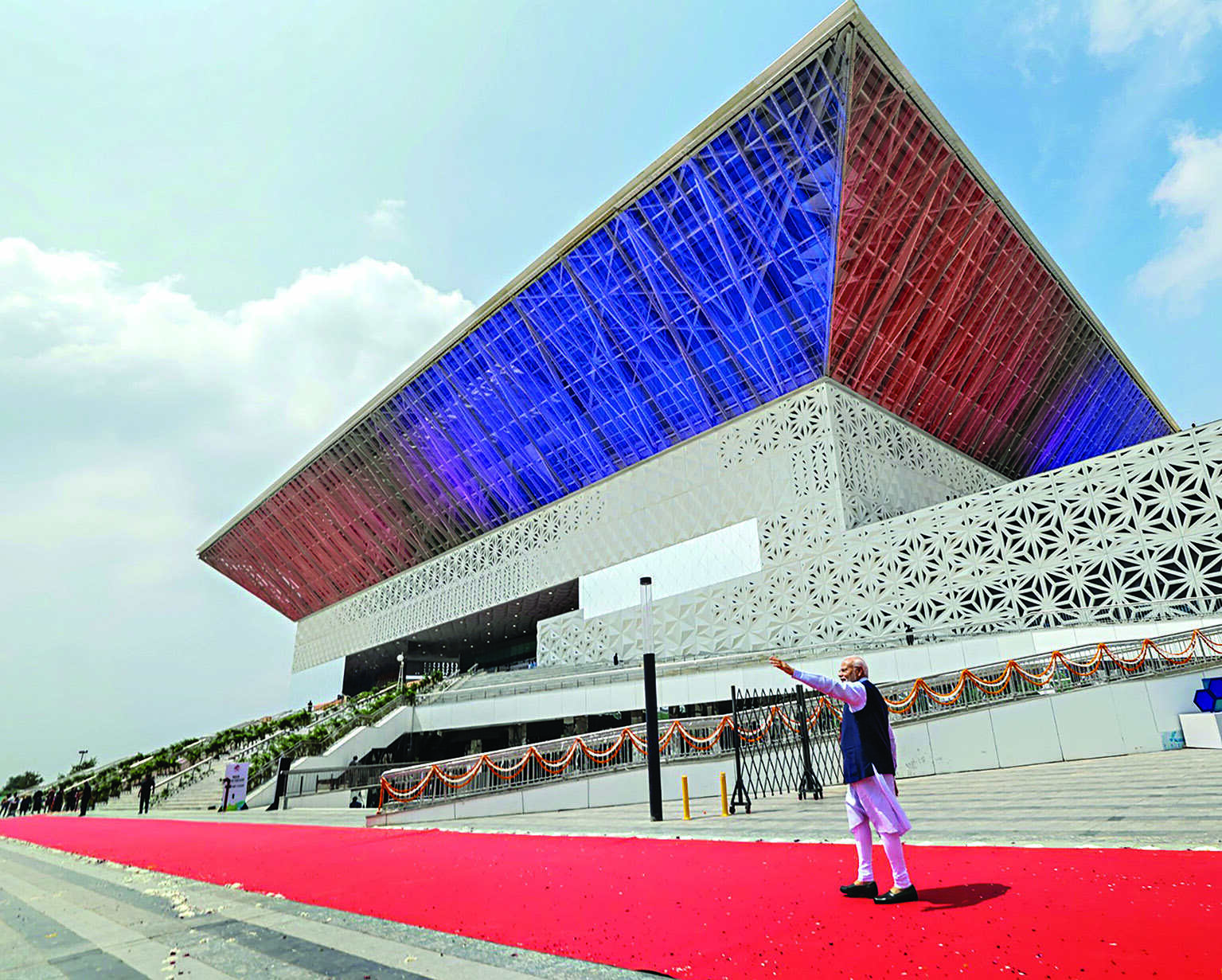 PM Modi inaugurates mega convention centre ‘Yashobhoomi’; launches ...