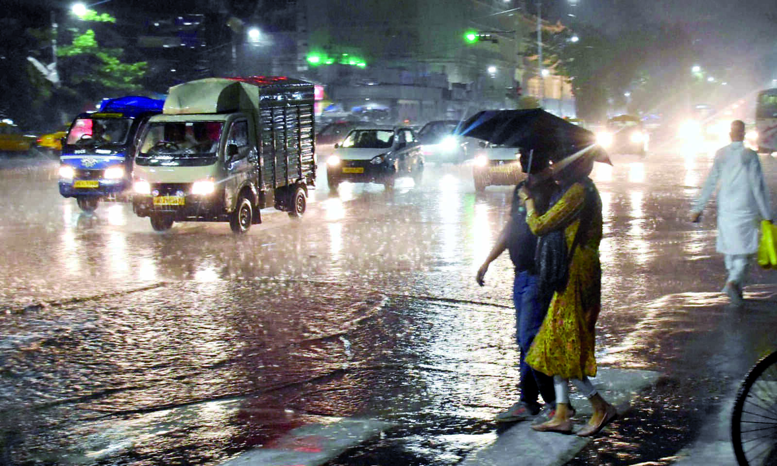 Rains Lash Several Parts Of Kerala Yellow Alert In 6 Dists