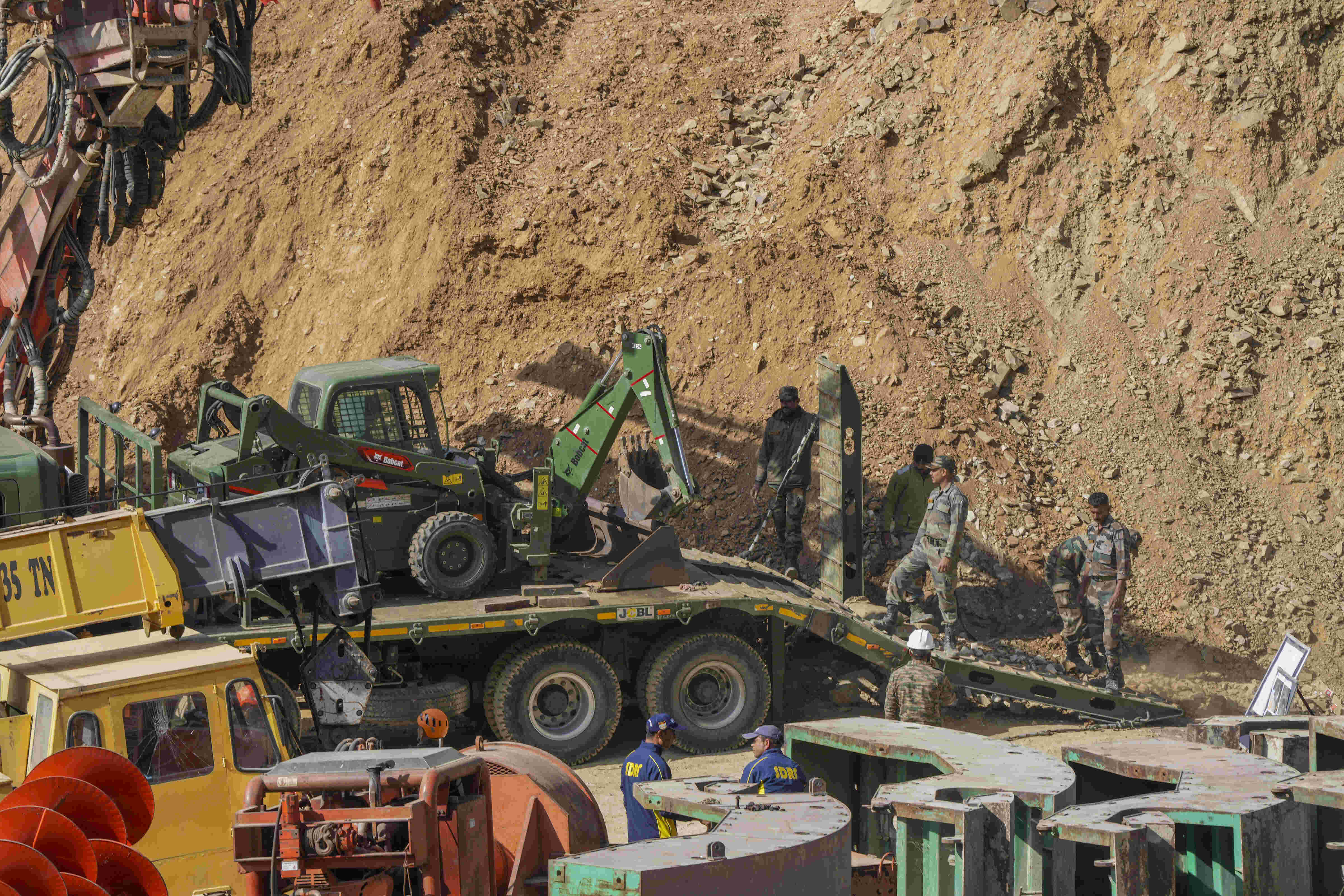 Vertical drilling begins at Silkyara tunnel, will take 4 days, Army ...
