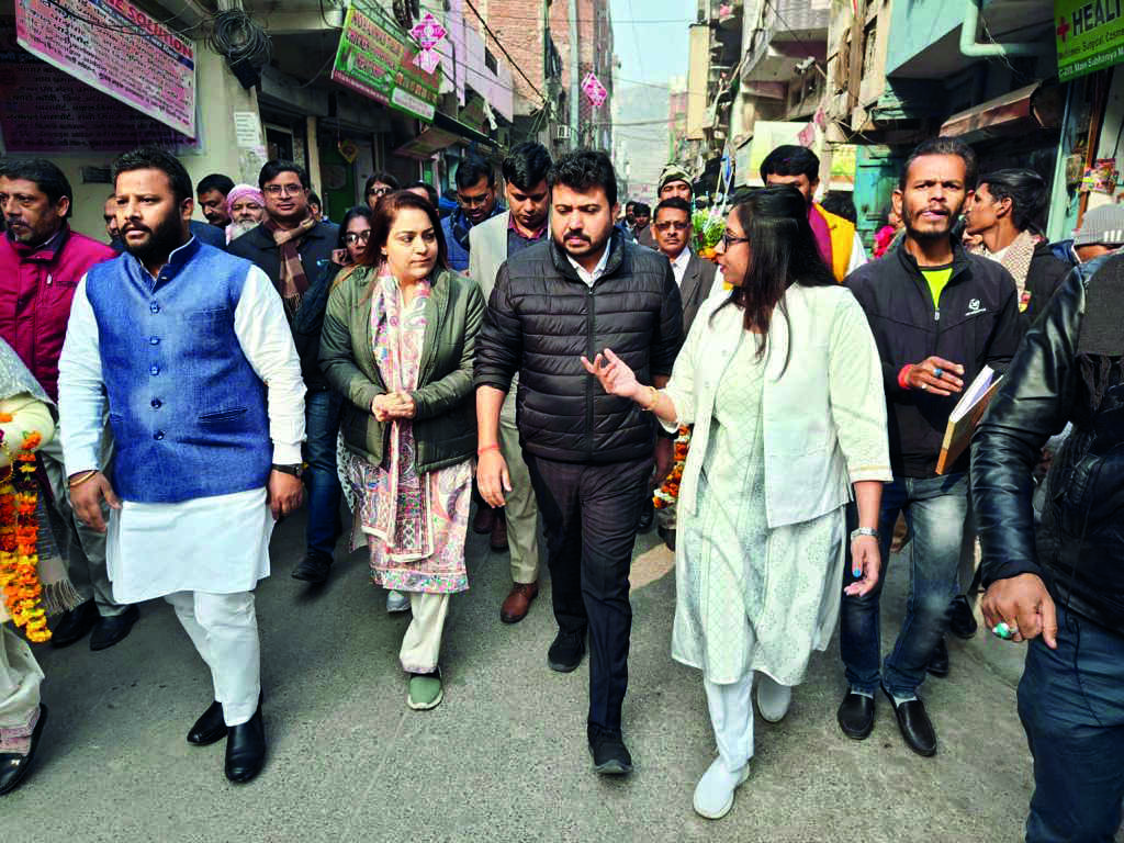 Mayor inspects Kondli Ward 194