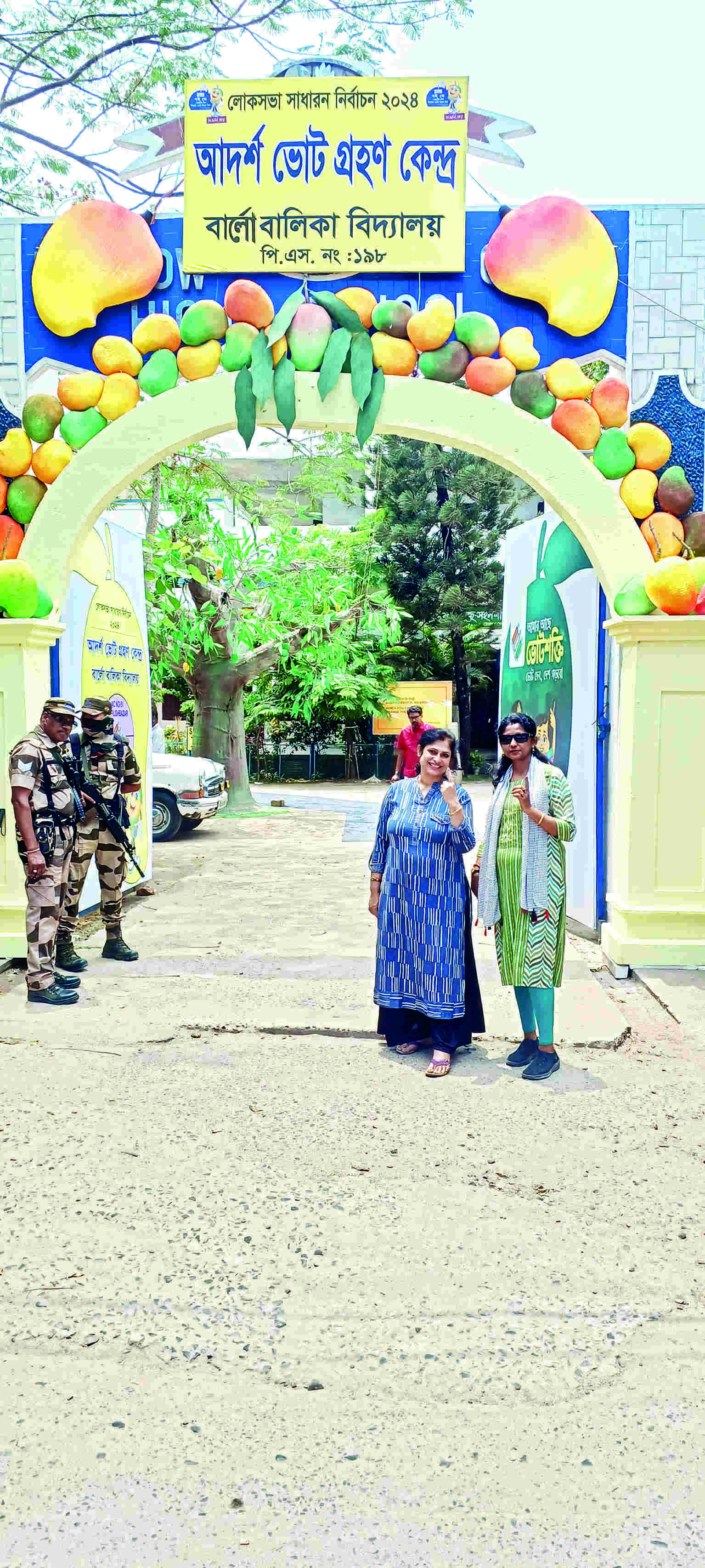 Malda showcases its famous silk & mangoes through model polling stns