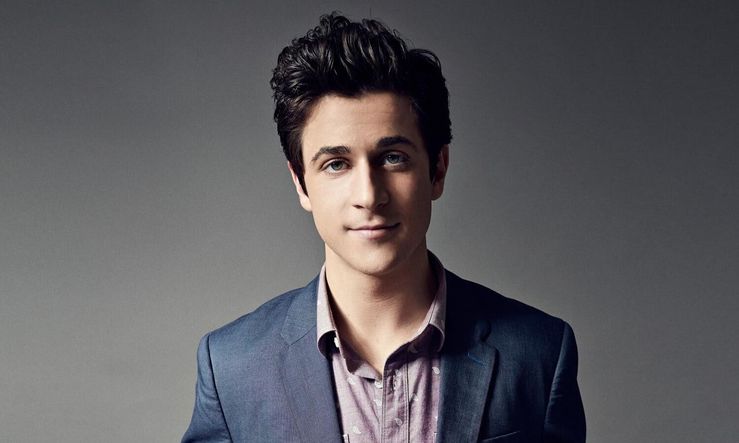 David Henrie reunites with Selena Gomez for 'The Wizards of Waverly ...
