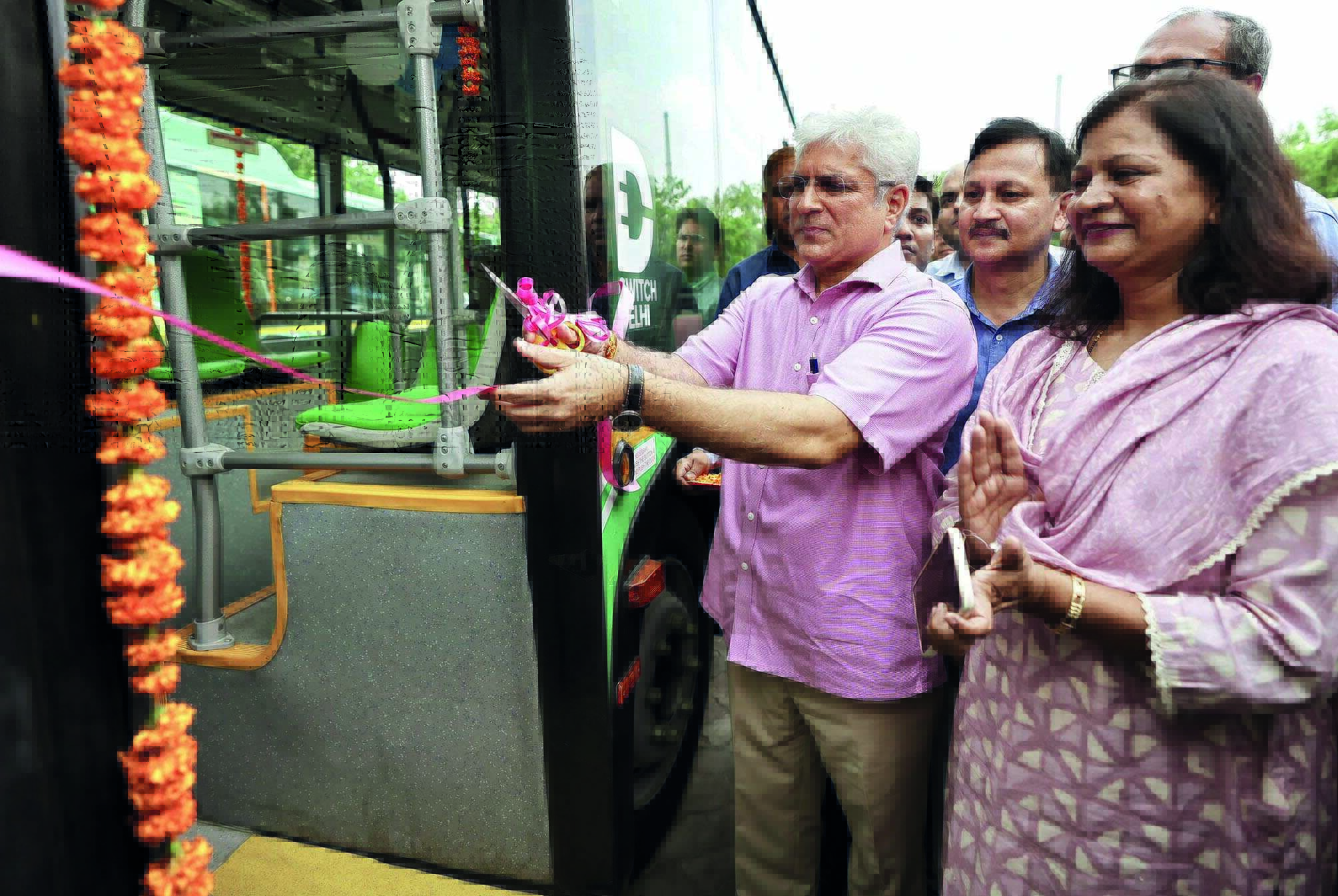 Trial run of mohalla bus service in Delhi starts on two routes