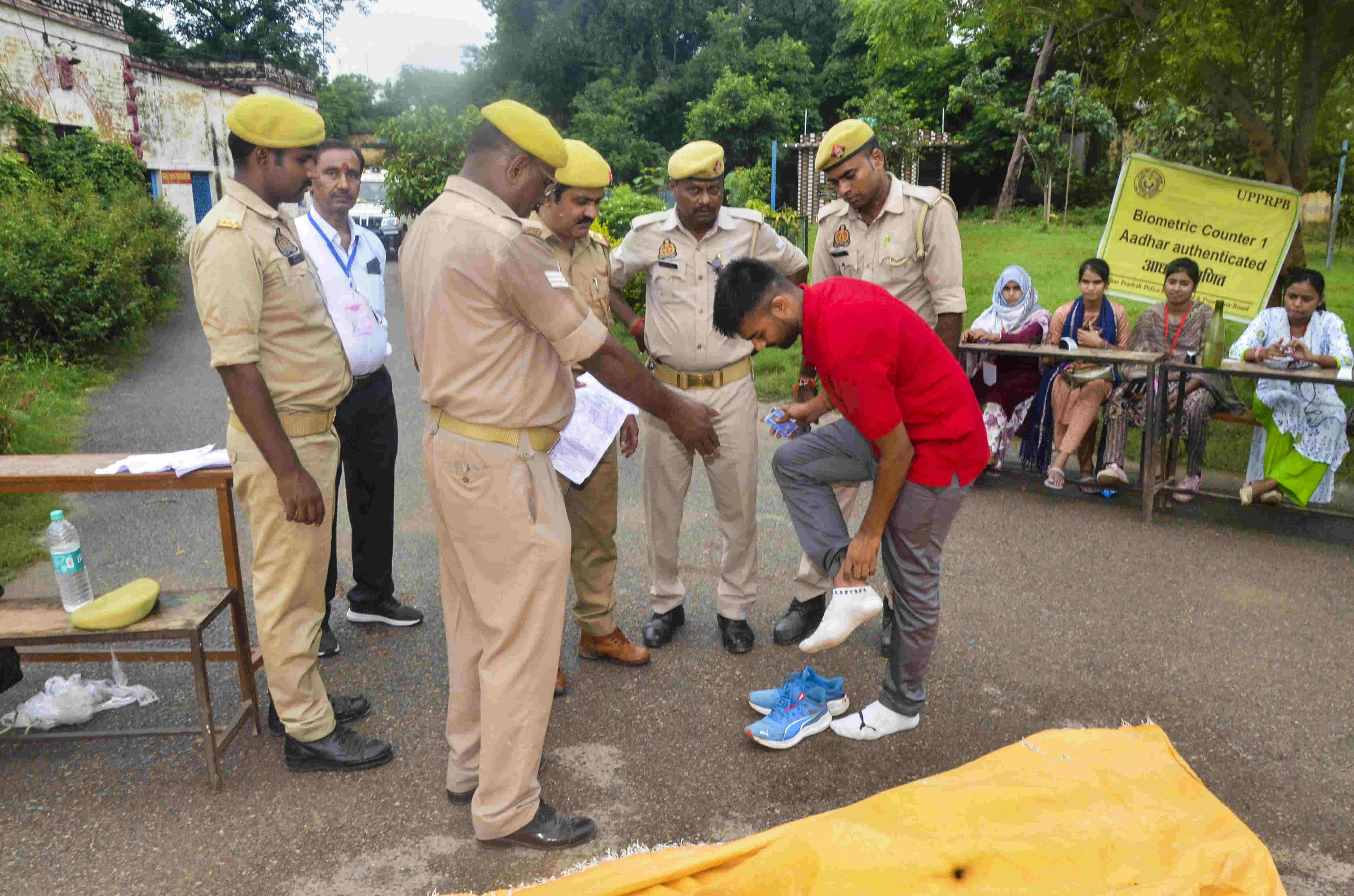 Man held for selling fake question paper of UP Police constable ...