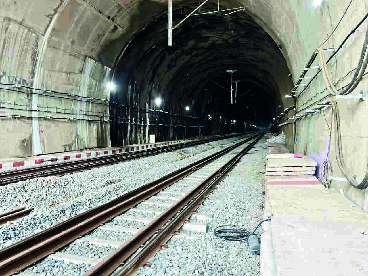 DFC delivers world’s first 1 km double-line rail tunnel with high-rise ...