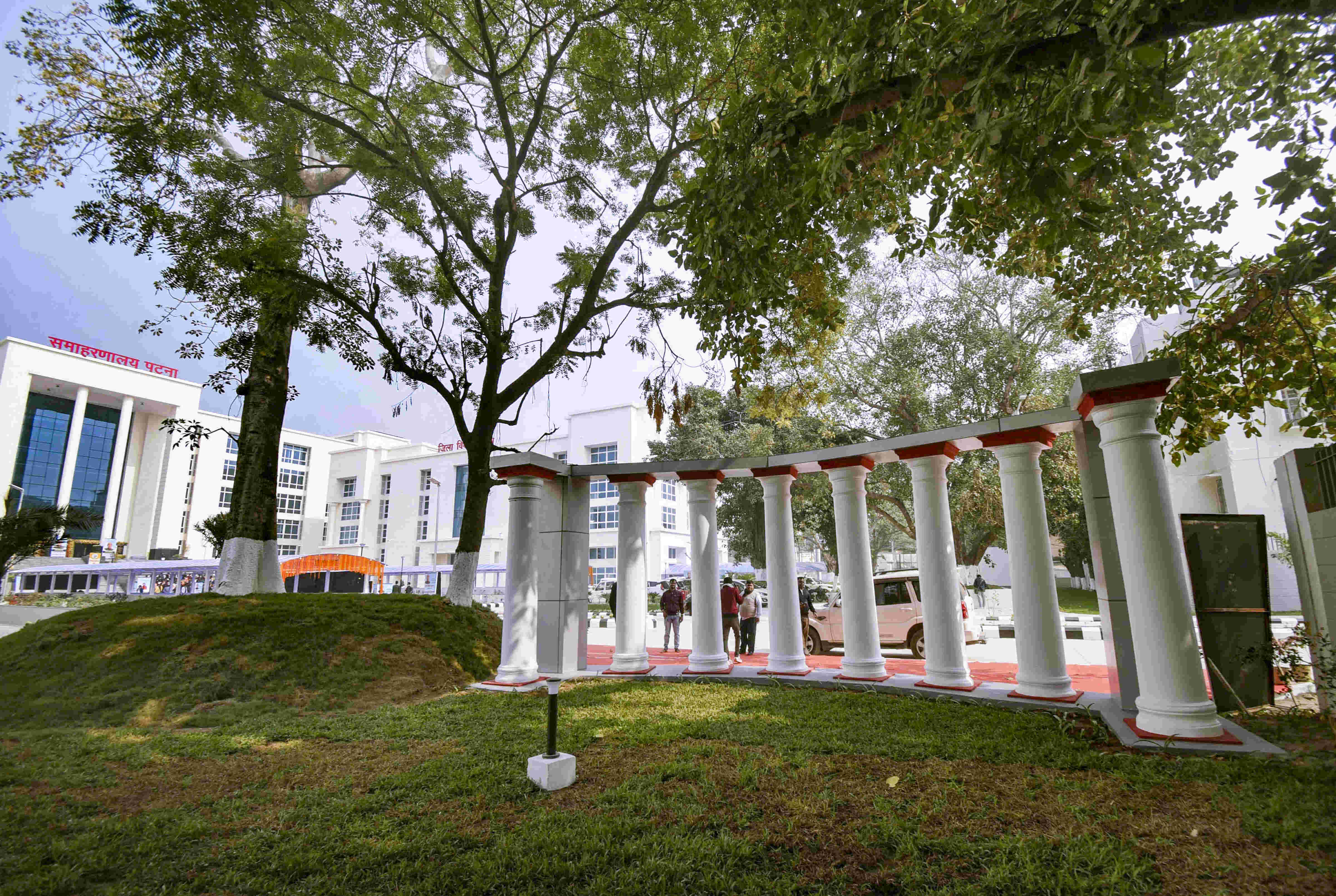 8 pillars of razed Dutch-era Patna Collectorate building displayed at ...