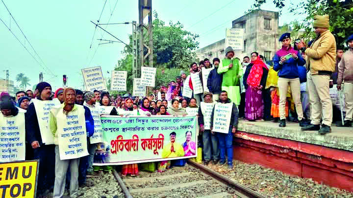 ‘Singur Andolan Local’ train can’t travel beyond Singur: Min protests ...