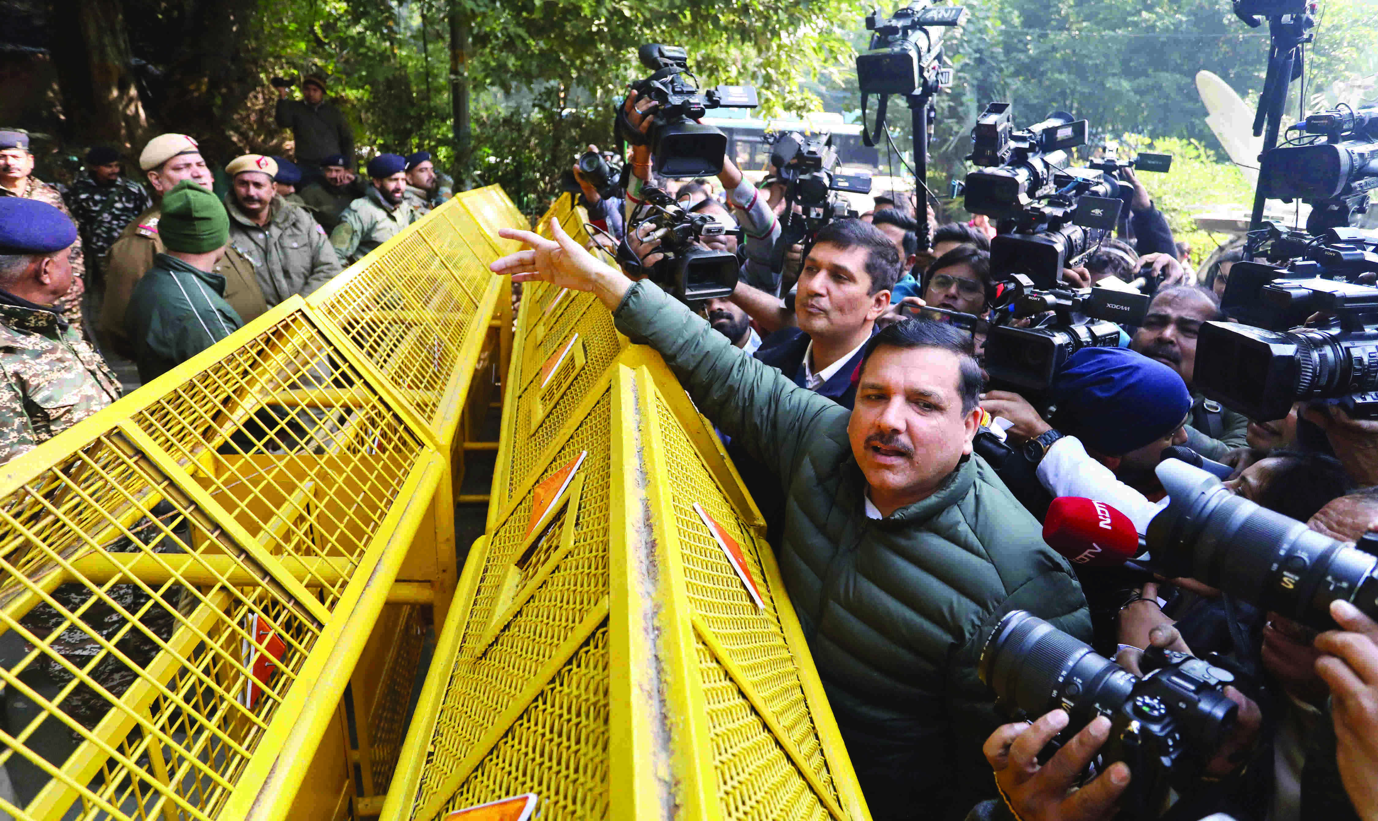 ‘Raj Mahal’ vs ‘Sheesh Mahal’: AAP, BJP clash over official residences