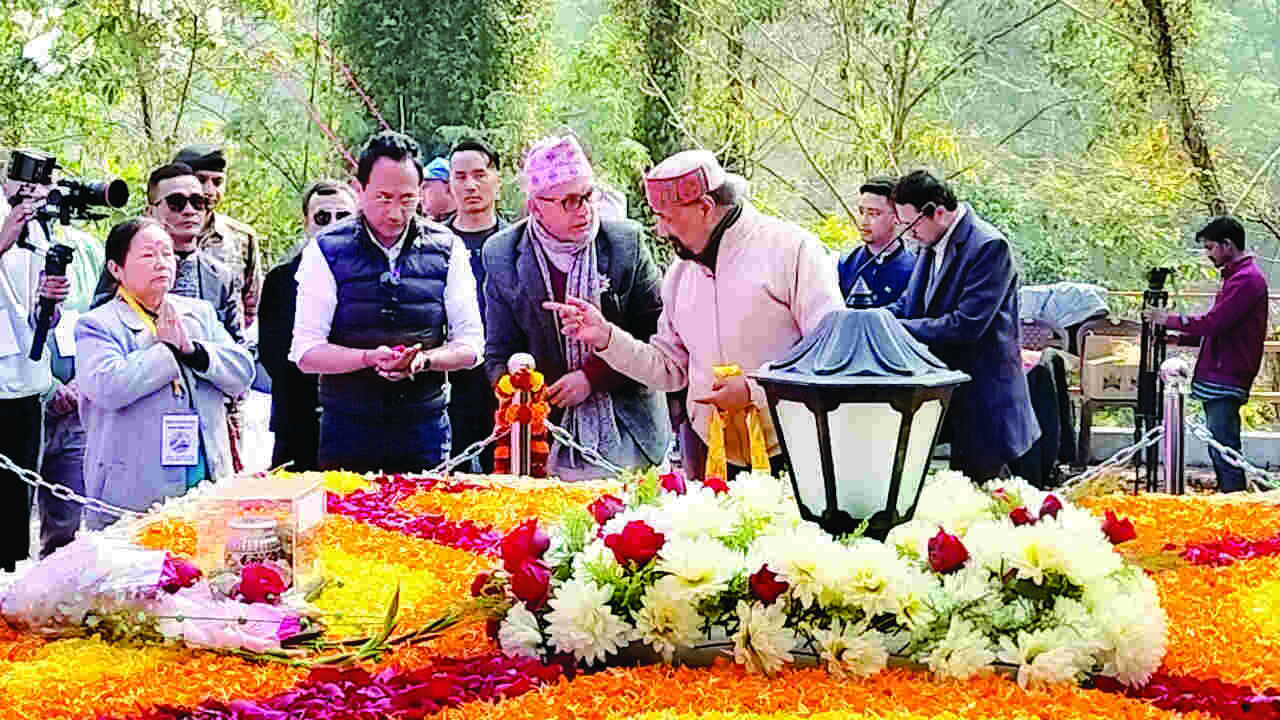 Mirik: Cutting across party lines, leaders converge to pay respect to ...