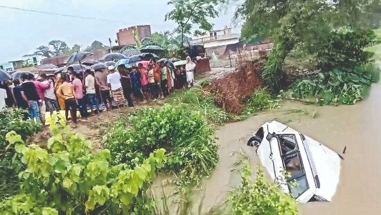 UP: 11 dead as Bolero falls into canal in Gonda, most victims from one family