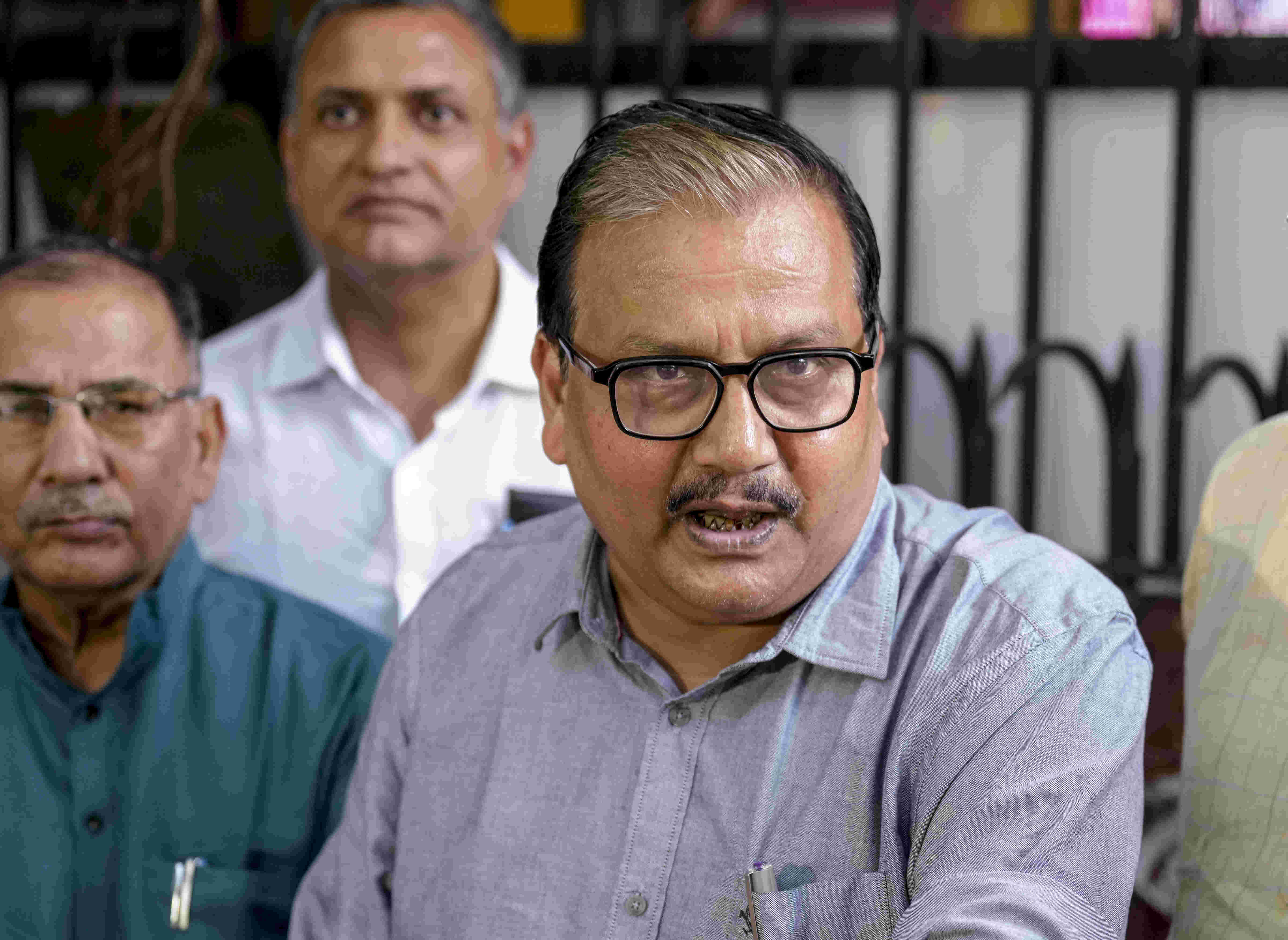 RJD delegation meets EC full bench, discusses SIR