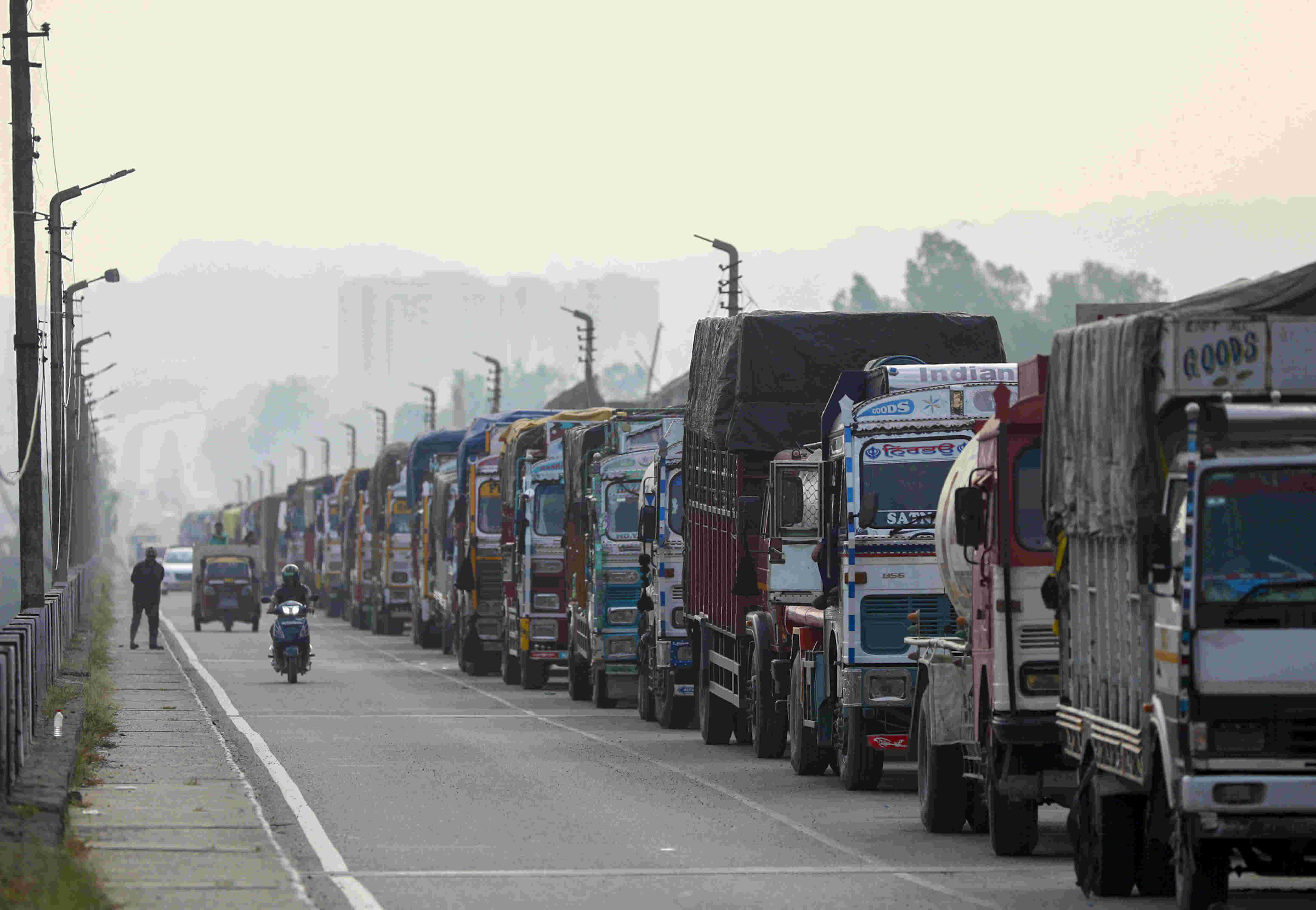 'Economic assault' on Kashmir: J-K leaders flag losses due to closure ...