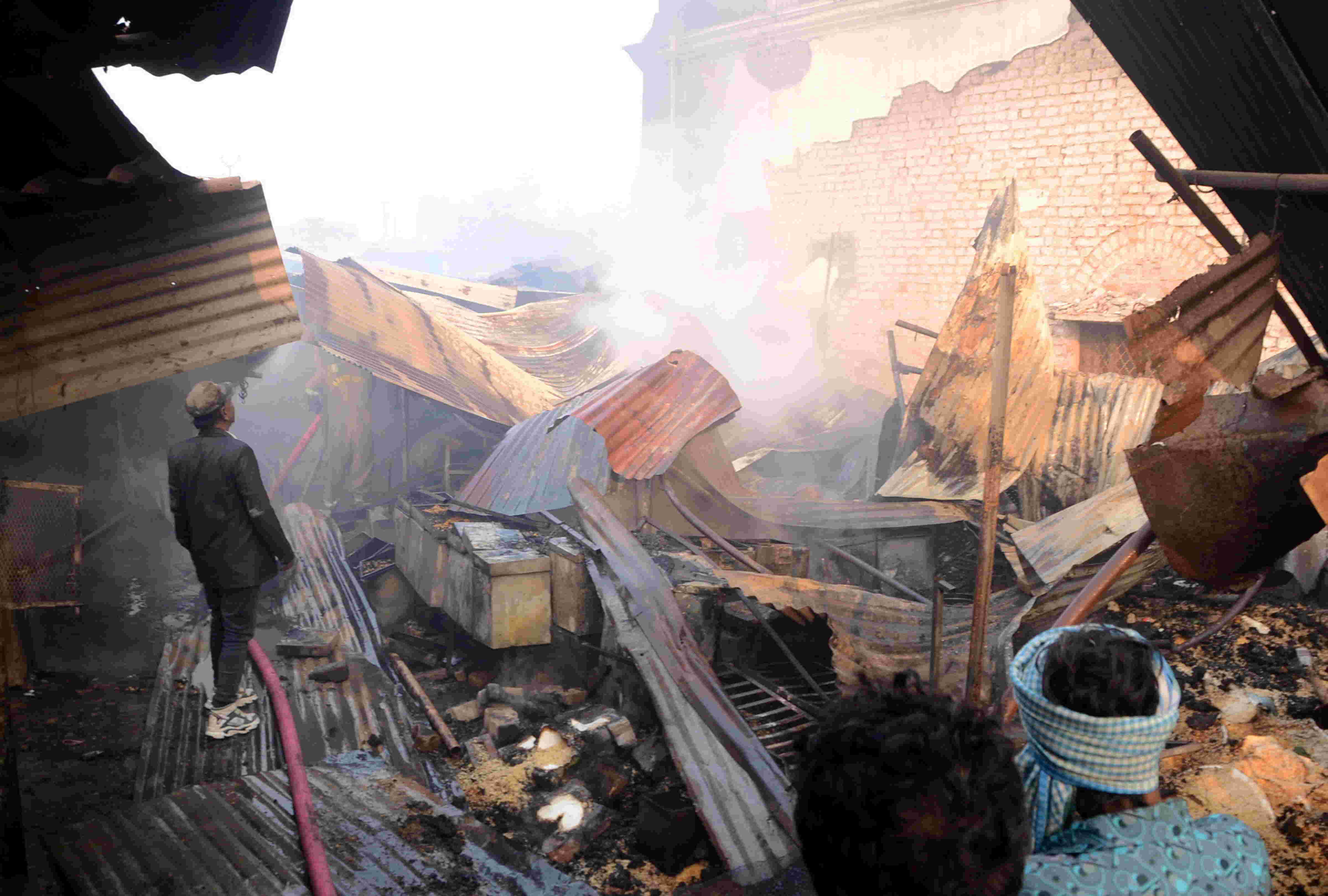 Hundreds of shops gutted in massive fire in UP’s Kanpur; shopkeepers ...
