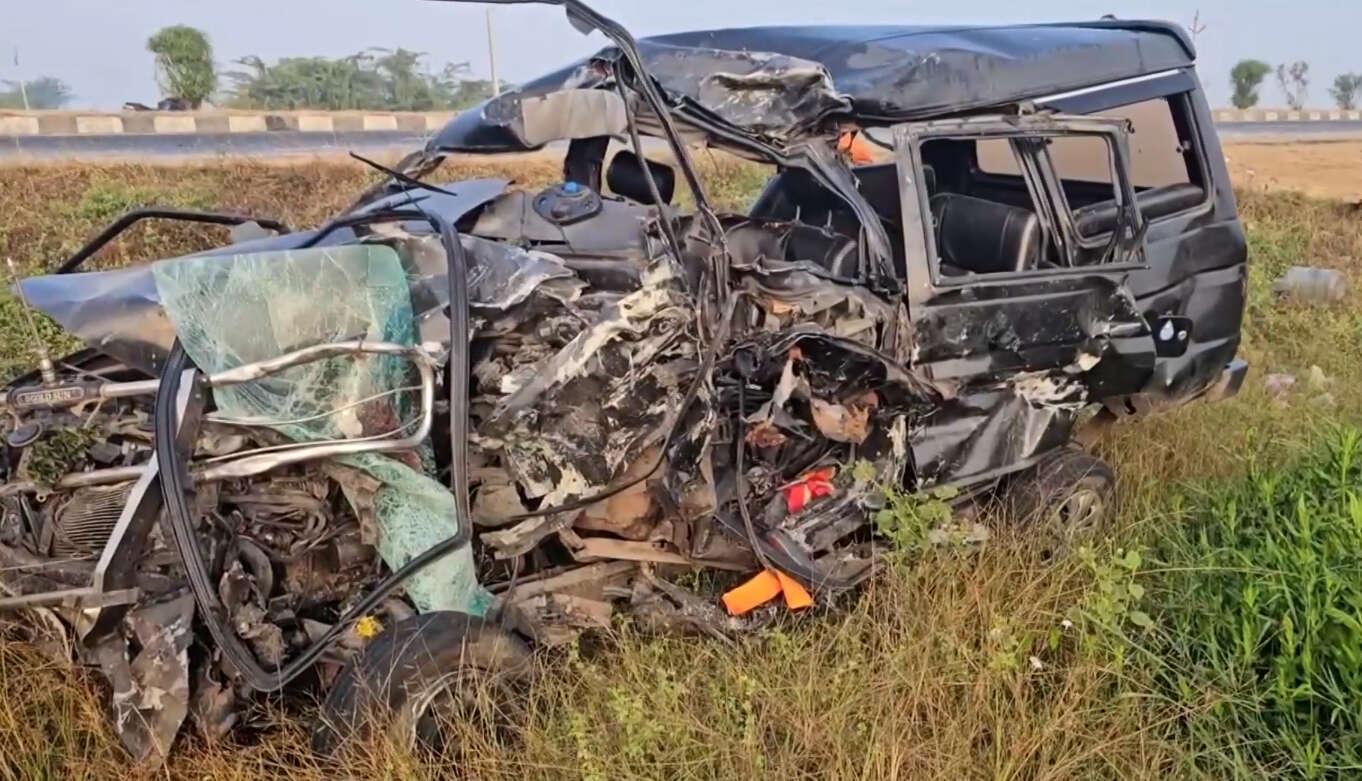 Four killed in car-bus collision in Andhra