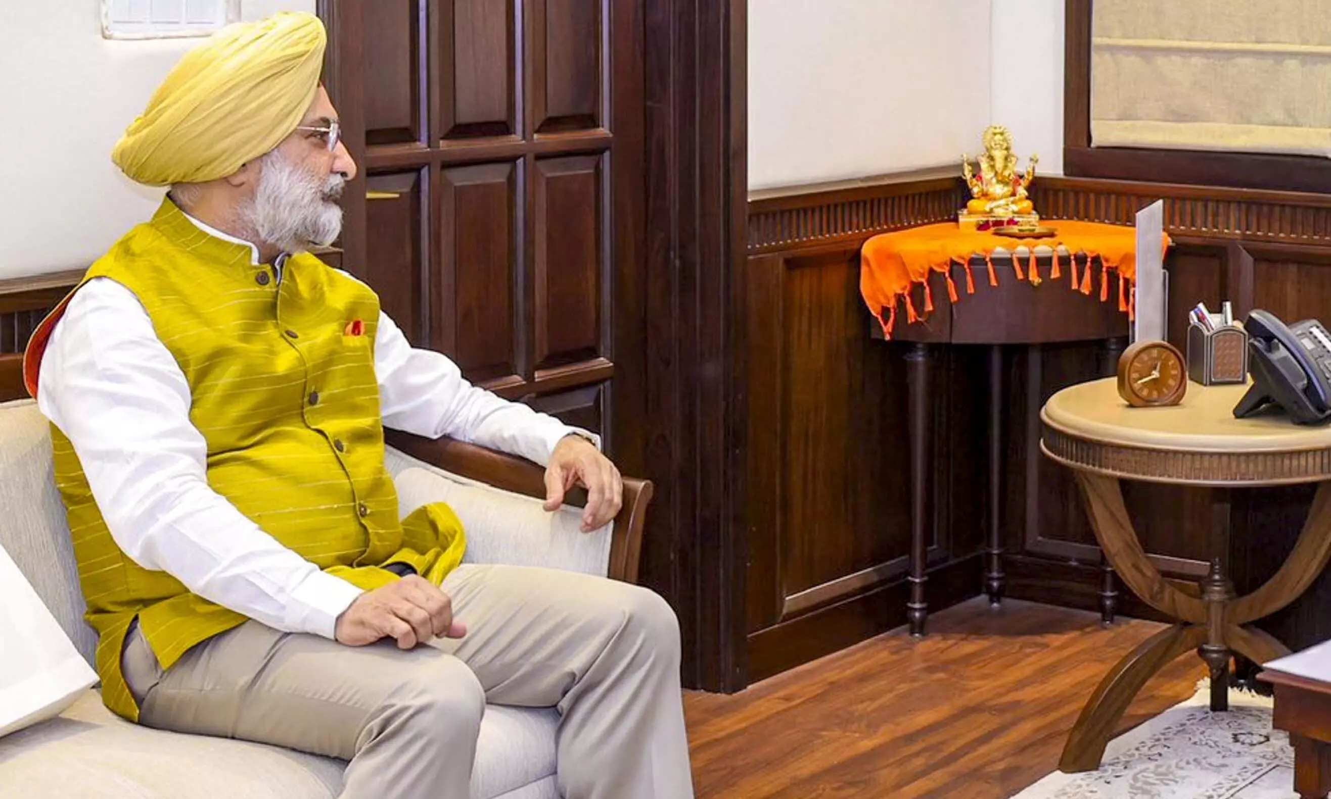 Delhi L-G meets CAQM chief; directs time-bound dust control measures to ...